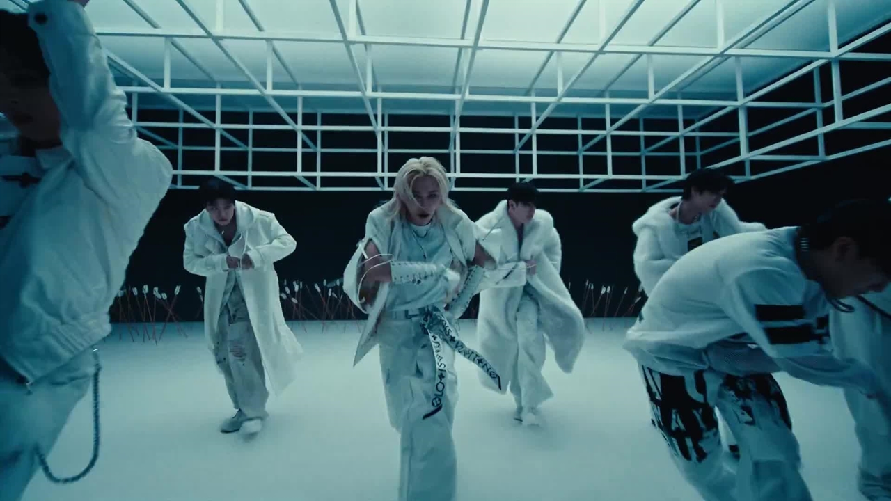 Stray Kids - Walkin On Water MV (Music Video) - نماشا